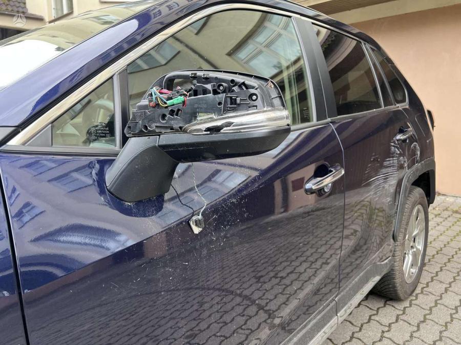 Zils Toyota RAV4 2021 Viļņa, ar dzinēja tilpumu 2.49 L un nobraukumu 116 tūkst. km par 25000 €, foto 8 vietnē AUTOMOTO.COM.LV