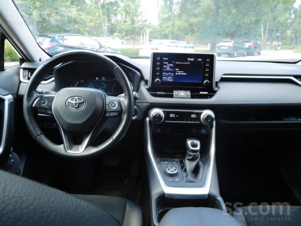 Blue Toyota RAV4 2021 in Jurmala, with an engine capacity of 2.00 L and mileage of 87 thousand km for 27200 €, photo 4 on AUTOMOTO.COM.LV