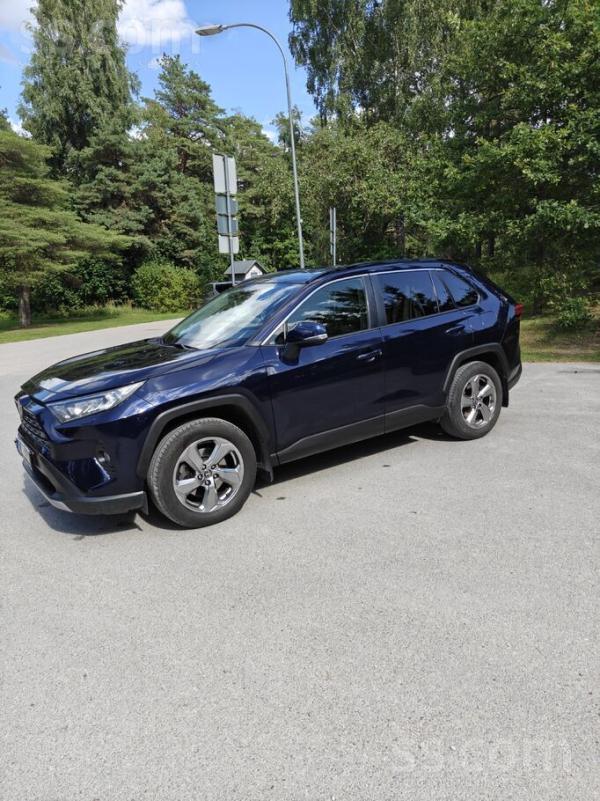 Blue Toyota RAV4 2021 in Jurmala, with an engine capacity of 2.00 L and mileage of 87 thousand km for 27200 €, photo 6 on AUTOMOTO.COM.LV