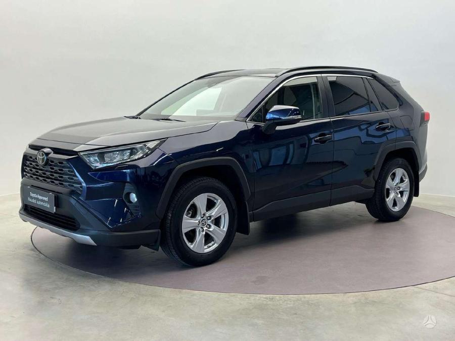 Zils Toyota RAV4 2021 Panevēža, ar dzinēja tilpumu 1.99 L un nobraukumu 100 tūkst. km par 25990 €, foto 1 vietnē AUTOMOTO.COM.LV