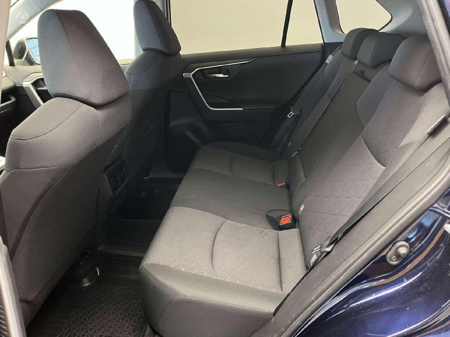 Zils Toyota RAV4 2021 Panevēža, ar dzinēja tilpumu 1.99 L un nobraukumu 100 tūkst. km par 25990 €, foto 13 vietnē AUTOMOTO.COM.LV