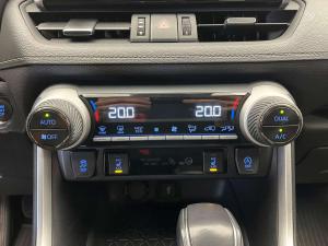 Zils Toyota RAV4 2021 Panevēža, ar dzinēja tilpumu 1.99 L un nobraukumu 100 tūkst. km par 25990 €, foto 30 vietnē AUTOMOTO.COM.LV