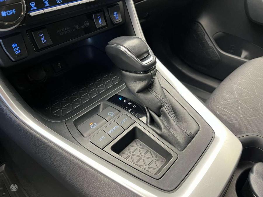 Zils Toyota RAV4 2021 Panevēža, ar dzinēja tilpumu 1.99 L un nobraukumu 100 tūkst. km par 25990 €, foto 31 vietnē AUTOMOTO.COM.LV