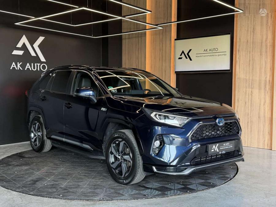 Blue Toyota RAV4 2021 in Kaunas, with an engine capacity of 2.49 L and mileage of 141 thousand km for 29890 €, photo 3 on AUTOMOTO.COM.LV