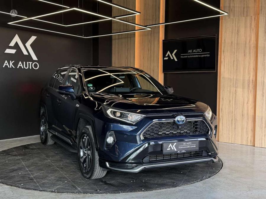 Blue Toyota RAV4 2021 in Kaunas, with an engine capacity of 2.49 L and mileage of 141 thousand km for 29890 €, photo 4 on AUTOMOTO.COM.LV