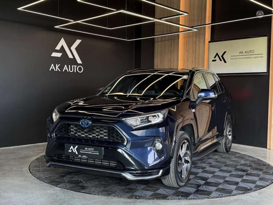 Blue Toyota RAV4 2021 in Kaunas, with an engine capacity of 2.49 L and mileage of 141 thousand km for 29890 €, photo 6 on AUTOMOTO.COM.LV