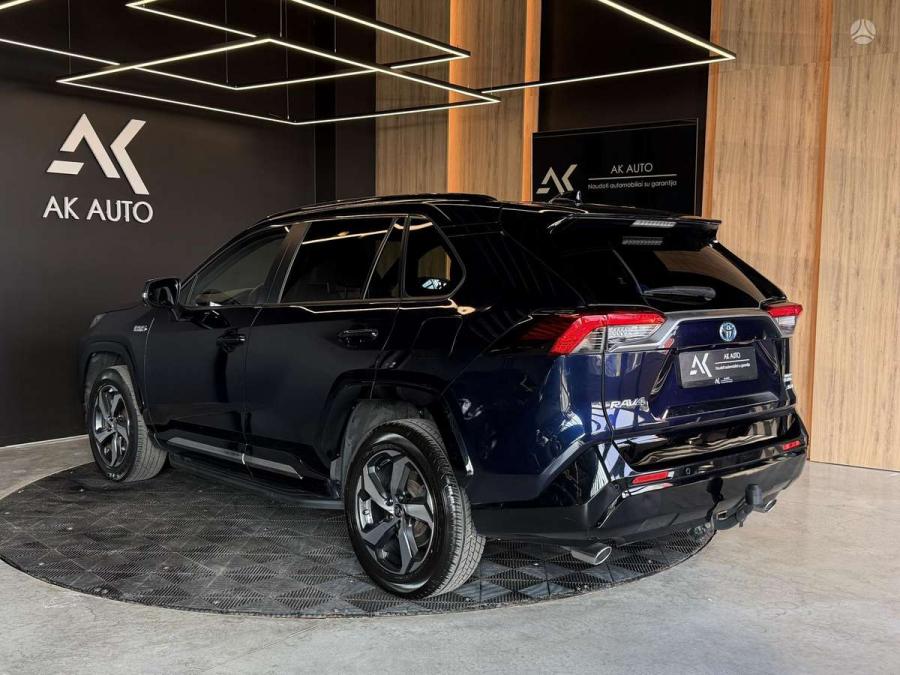 Blue Toyota RAV4 2021 in Kaunas, with an engine capacity of 2.49 L and mileage of 141 thousand km for 29890 €, photo 9 on AUTOMOTO.COM.LV