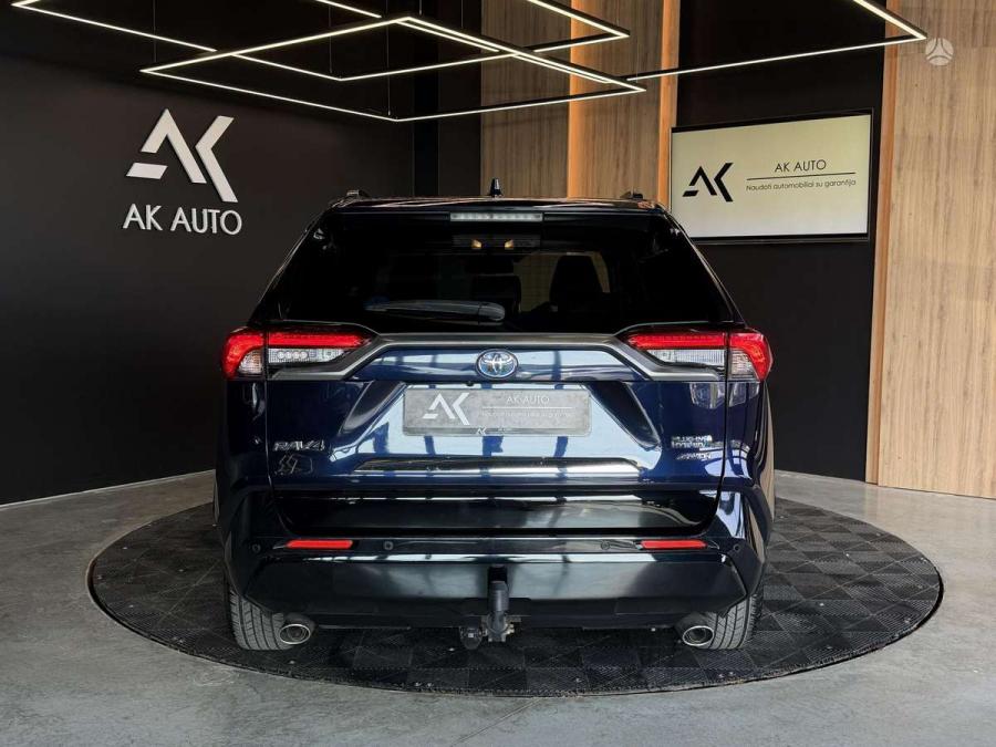 Blue Toyota RAV4 2021 in Kaunas, with an engine capacity of 2.49 L and mileage of 141 thousand km for 29890 €, photo 11 on AUTOMOTO.COM.LV