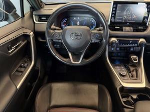 Blue Toyota RAV4 2021 in Kaunas, with an engine capacity of 2.49 L and mileage of 141 thousand km for 29890 €, photo 16 on AUTOMOTO.COM.LV