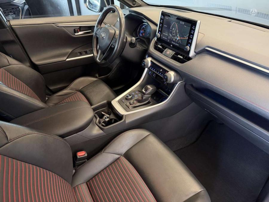 Blue Toyota RAV4 2021 in Kaunas, with an engine capacity of 2.49 L and mileage of 141 thousand km for 29890 €, photo 18 on AUTOMOTO.COM.LV