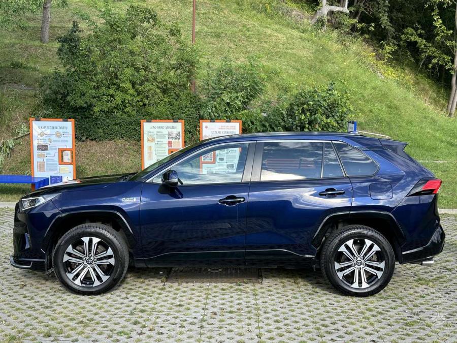 Blue Toyota RAV4 2021 in Kaunas, with an engine capacity of 2.49 L and mileage of 187 thousand km for 27950 €, photo 10 on AUTOMOTO.COM.LV