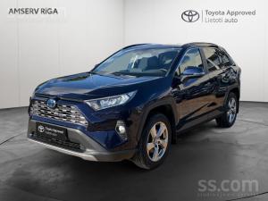 Blue Toyota RAV4 2021 in Riga, with an engine capacity of 2.50 L and mileage of 75 thousand km for 27700 €, photo 1 on AUTOMOTO.COM.LV