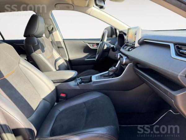 Toyota RAV4 2021 Rīga vietnē Zils Toyota RAV4 2021 Rīga, ar dzinēja tilpumu 2.50 L un nobraukumu 75 tūkst. km par 27700 €, foto 7 vietnē AUTOMOTO.COM.LV