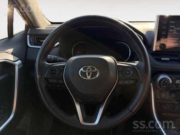 Toyota RAV4 2021 Rīga vietnē Zils Toyota RAV4 2021 Rīga, ar dzinēja tilpumu 2.50 L un nobraukumu 75 tūkst. km par 27700 €, foto 10 vietnē AUTOMOTO.COM.LV