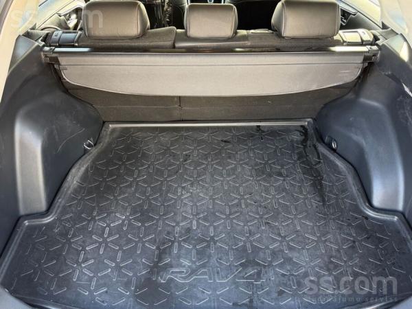 Toyota RAV4 2021 Rīga vietnē Zils Toyota RAV4 2021 Rīga, ar dzinēja tilpumu 2.50 L un nobraukumu 75 tūkst. km par 27700 €, foto 11 vietnē AUTOMOTO.COM.LV