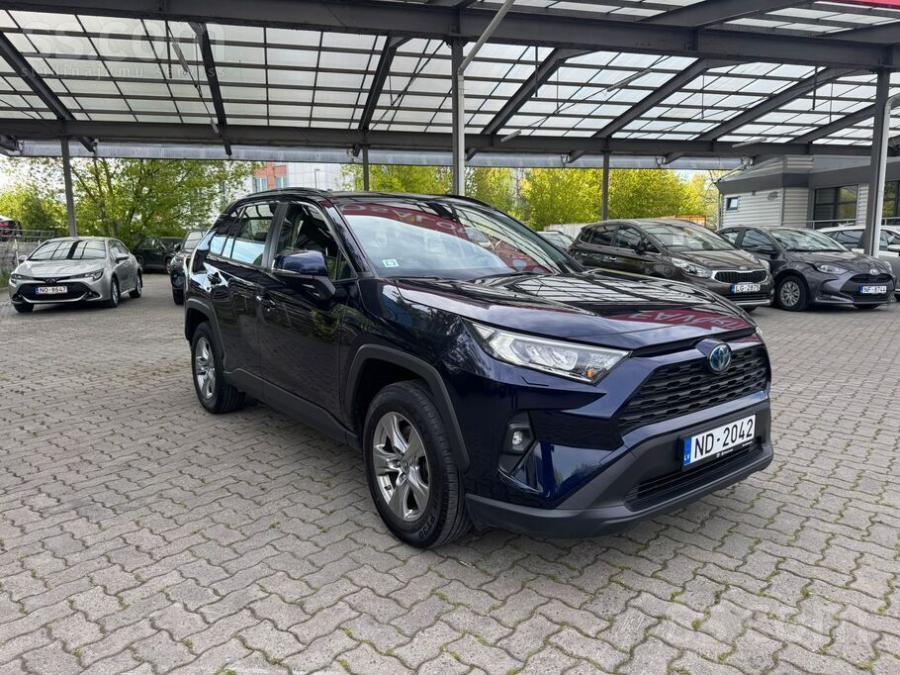 Blue Toyota RAV4 2022 in Riga, with an engine capacity of 2.50 L and mileage of 62 thousand km for 26450 €, photo 1 on AUTOMOTO.COM.LV