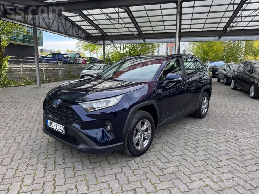 Blue Toyota RAV4 2022 in Riga, with an engine capacity of 2.50 L and mileage of 62 thousand km for 26450 €, photo 2 on AUTOMOTO.COM.LV
