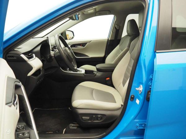 Blue Toyota RAV4 2022 in Vilnius, with an engine capacity of 2.49 L and mileage of 92 thousand km for 29400 €, photo 8 on AUTOMOTO.COM.LV
