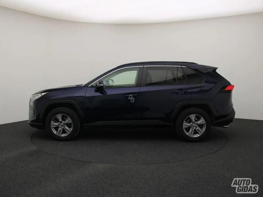 Blue Toyota RAV4 2022 in Vilnius, with an engine capacity of 2.50 L and mileage of 173 thousand km for 24899 €, photo 6 on AUTOMOTO.COM.LV