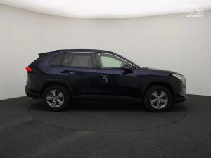 Blue Toyota RAV4 2022 in Vilnius, with an engine capacity of 2.50 L and mileage of 173 thousand km for 24899 €, photo 9 on AUTOMOTO.COM.LV