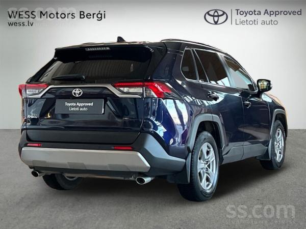 Blue Toyota RAV4 2022 in Riga, with an engine capacity of 2.00 L and mileage of 87 thousand km for 25990 €, photo 2 on AUTOMOTO.COM.LV