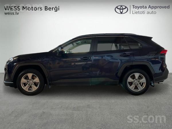 Blue Toyota RAV4 2022 in Riga, with an engine capacity of 2.00 L and mileage of 87 thousand km for 25990 €, photo 3 on AUTOMOTO.COM.LV