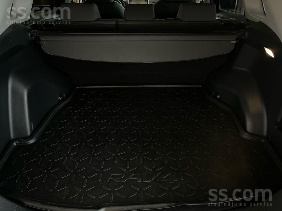 Zils Toyota RAV4 2022 Rīga, ar dzinēja tilpumu 2.00 L un nobraukumu 87 tūkst. km par 25990 €, foto 11 vietnē AUTOMOTO.COM.LV