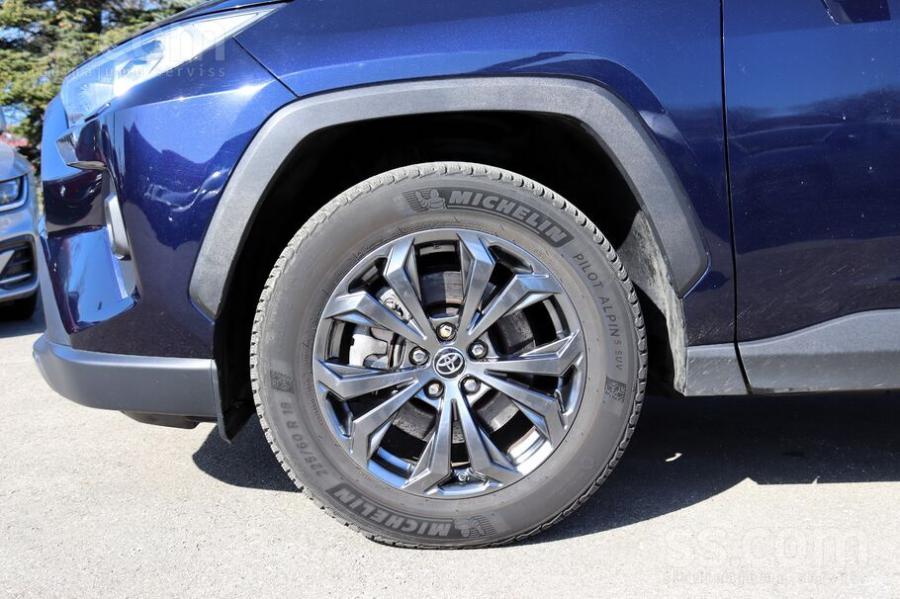 Zils Toyota RAV4 2022 Rīga, ar dzinēja tilpumu 2.50 L un nobraukumu 46 tūkst. km par 31490 €, foto 34 vietnē AUTOMOTO.COM.LV