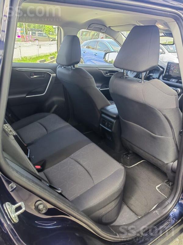 Blue Toyota RAV4 2022 in Riga, with an engine capacity of 2.50 L and mileage of 97 thousand km for 26850 €, photo 7 on AUTOMOTO.COM.LV