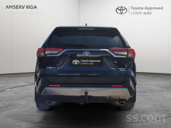 Blue Toyota RAV4 2022 in Riga, with an engine capacity of 2.50 L and mileage of 119 thousand km for 28700 €, photo 4 on AUTOMOTO.COM.LV