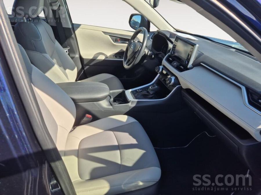 Zils Toyota RAV4 2022 Rīga, ar dzinēja tilpumu 2.50 L un nobraukumu 119 tūkst. km par 28700 €, foto 7 vietnē AUTOMOTO.COM.LV