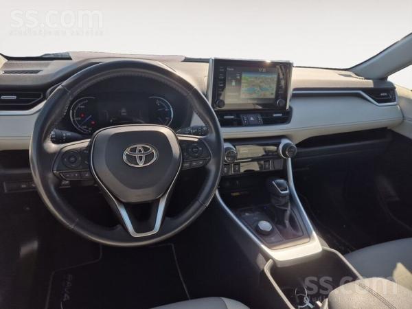 Blue Toyota RAV4 2022 in Riga, with an engine capacity of 2.50 L and mileage of 119 thousand km for 28700 €, photo 9 on AUTOMOTO.COM.LV