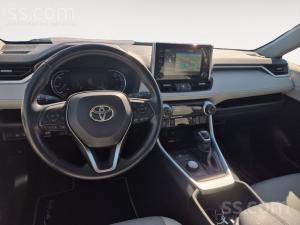 Zils Toyota RAV4 2022 Rīga, ar dzinēja tilpumu 2.50 L un nobraukumu 119 tūkst. km par 28700 €, foto 10 vietnē AUTOMOTO.COM.LV