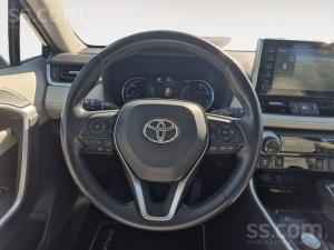 Zils Toyota RAV4 2022 Rīga, ar dzinēja tilpumu 2.50 L un nobraukumu 119 tūkst. km par 28700 €, foto 13 vietnē AUTOMOTO.COM.LV
