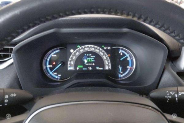 Blue Toyota RAV4 2022 in Vilnius, with an engine capacity of 2.49 L and mileage of 148 thousand km for 24490 €, photo 7 on AUTOMOTO.COM.LV