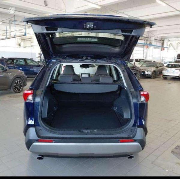 Blue Toyota RAV4 2022 in Vilnius, with an engine capacity of 2.49 L and mileage of 148 thousand km for 24490 €, photo 8 on AUTOMOTO.COM.LV