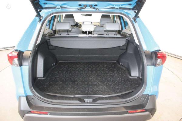 Blue Toyota RAV4 2022 in Kaunas, with an engine capacity of 2.49 L and mileage of 100 thousand km for 30900 €, photo 10 on AUTOMOTO.COM.LV