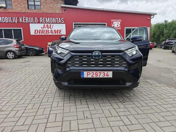 Blue Toyota RAV4 2022 in Vilnius, with an engine capacity of 2.49 L and mileage of 25 thousand km for 26900 €, photo 5 on AUTOMOTO.COM.LV