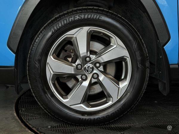 Zils Toyota RAV4 2022 Kauņa, ar dzinēja tilpumu 2.49 L un nobraukumu 106 tūkst. km par 30990 €, foto 8 vietnē AUTOMOTO.COM.LV