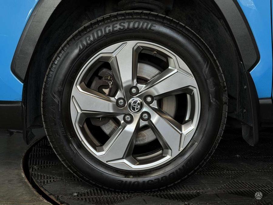 Zils Toyota RAV4 2022 Kauņa, ar dzinēja tilpumu 2.49 L un nobraukumu 106 tūkst. km par 30990 €, foto 8 vietnē AUTOMOTO.COM.LV