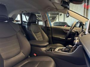 Zils Toyota RAV4 2022 Kauņa, ar dzinēja tilpumu 2.49 L un nobraukumu 106 tūkst. km par 30990 €, foto 29 vietnē AUTOMOTO.COM.LV