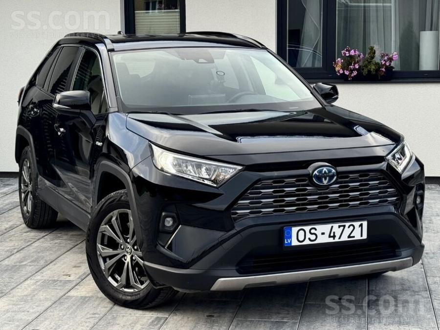 Blue Toyota RAV4 2022 in Jelgava, with an engine capacity of 2.50 L and mileage of 139 thousand km for 24800 €, photo 3 on AUTOMOTO.COM.LV