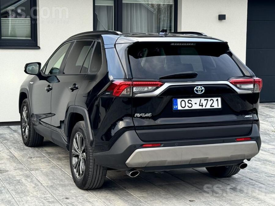 Blue Toyota RAV4 2022 in Jelgava, with an engine capacity of 2.50 L and mileage of 139 thousand km for 24800 €, photo 5 on AUTOMOTO.COM.LV