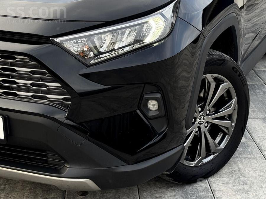 Blue Toyota RAV4 2022 in Jelgava, with an engine capacity of 2.50 L and mileage of 139 thousand km for 24800 €, photo 6 on AUTOMOTO.COM.LV