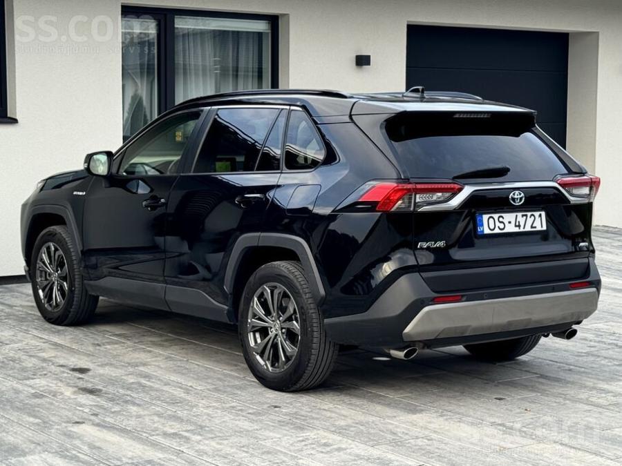 Blue Toyota RAV4 2022 in Jelgava, with an engine capacity of 2.50 L and mileage of 139 thousand km for 24800 €, photo 12 on AUTOMOTO.COM.LV