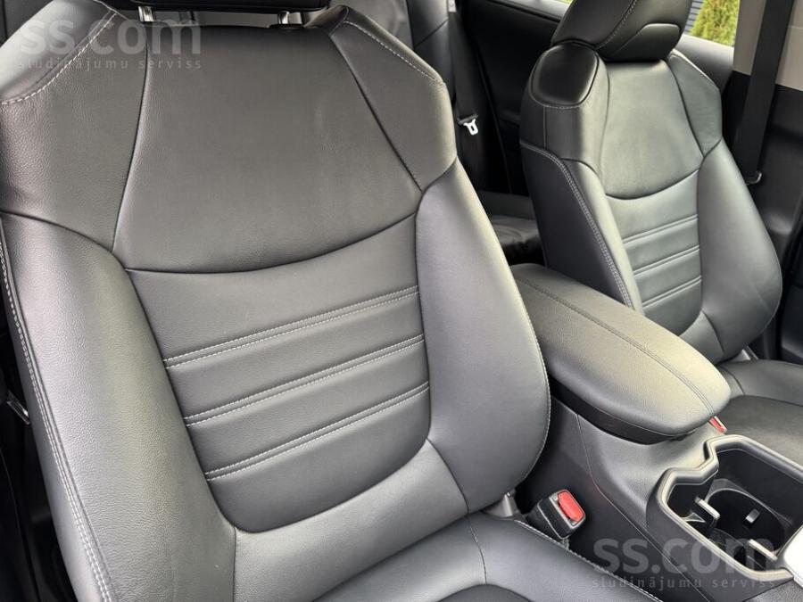 Blue Toyota RAV4 2022 in Jelgava, with an engine capacity of 2.50 L and mileage of 139 thousand km for 24800 €, photo 21 on AUTOMOTO.COM.LV