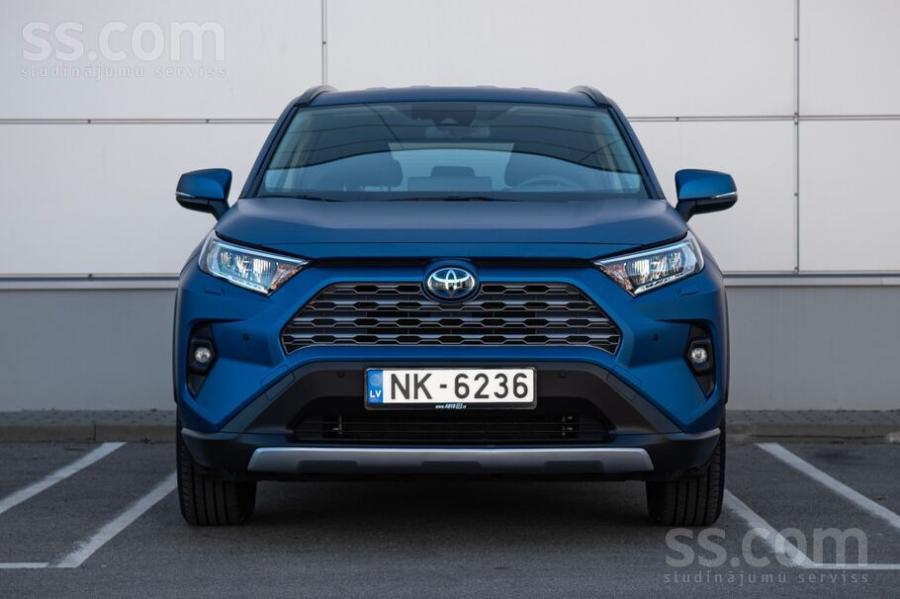 Blue Toyota RAV4 2023 in Riga, with an engine capacity of 2.50 L and mileage of 36 thousand km for 33500 €, photo 3 on AUTOMOTO.COM.LV