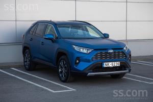 Blue Toyota RAV4 2023 in Riga, with an engine capacity of 2.50 L and mileage of 36 thousand km for 33500 €, photo 4 on AUTOMOTO.COM.LV