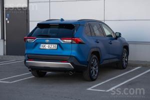 Blue Toyota RAV4 2023 in Riga, with an engine capacity of 2.50 L and mileage of 36 thousand km for 33500 €, photo 6 on AUTOMOTO.COM.LV