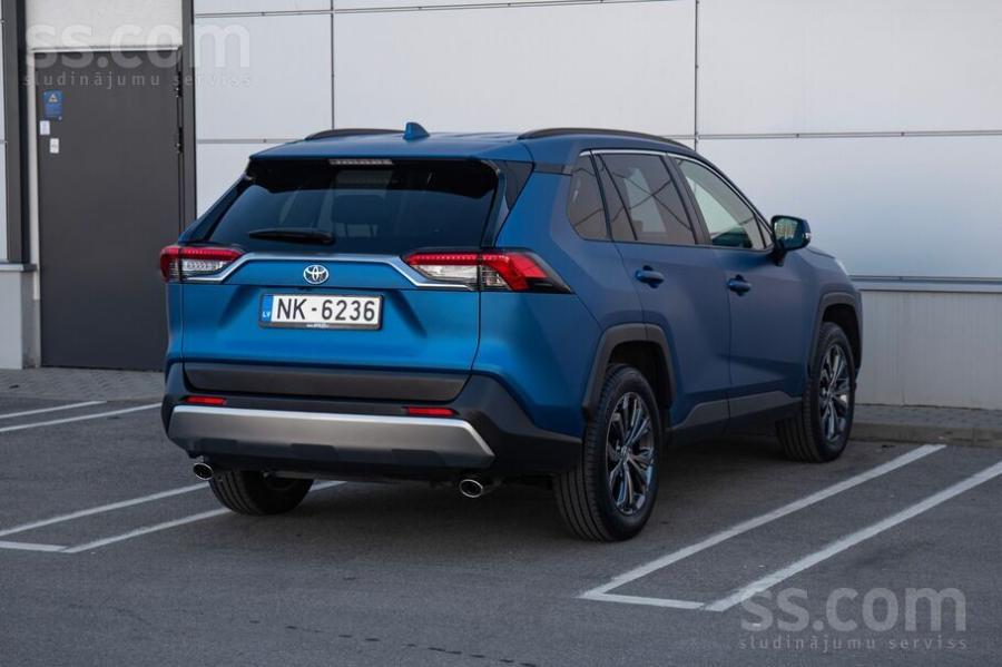 Blue Toyota RAV4 2023 in Riga, with an engine capacity of 2.50 L and mileage of 36 thousand km for 33500 €, photo 6 on AUTOMOTO.COM.LV
